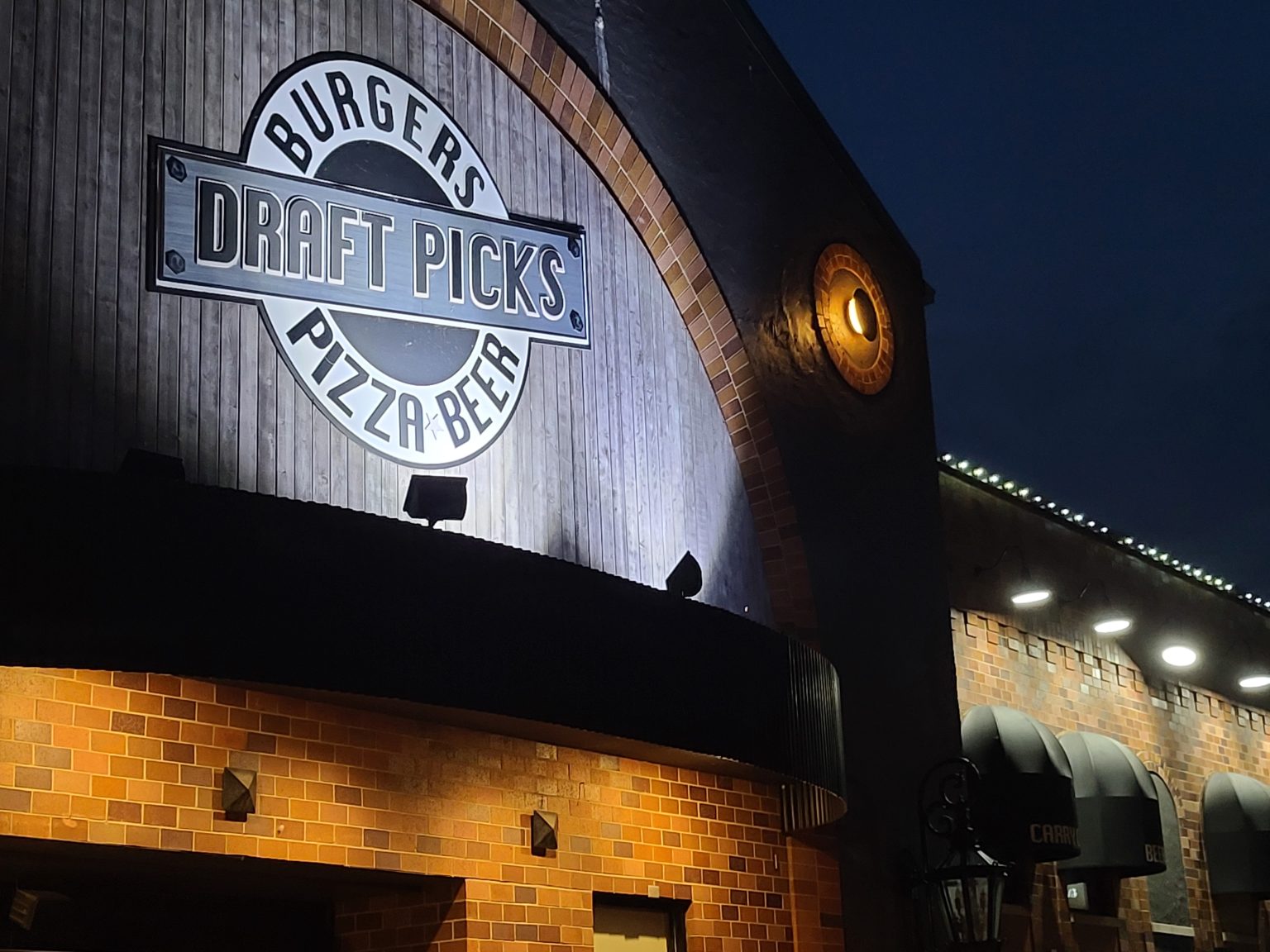 draftpicksnaperville – GUARD YOUR BEER TACKLE OUR FOOD!